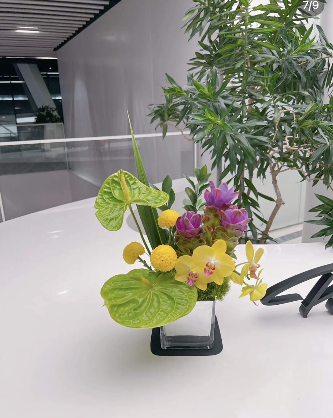 Reception desk / Consultation room flower arrangements ( Fresh Flowers ...